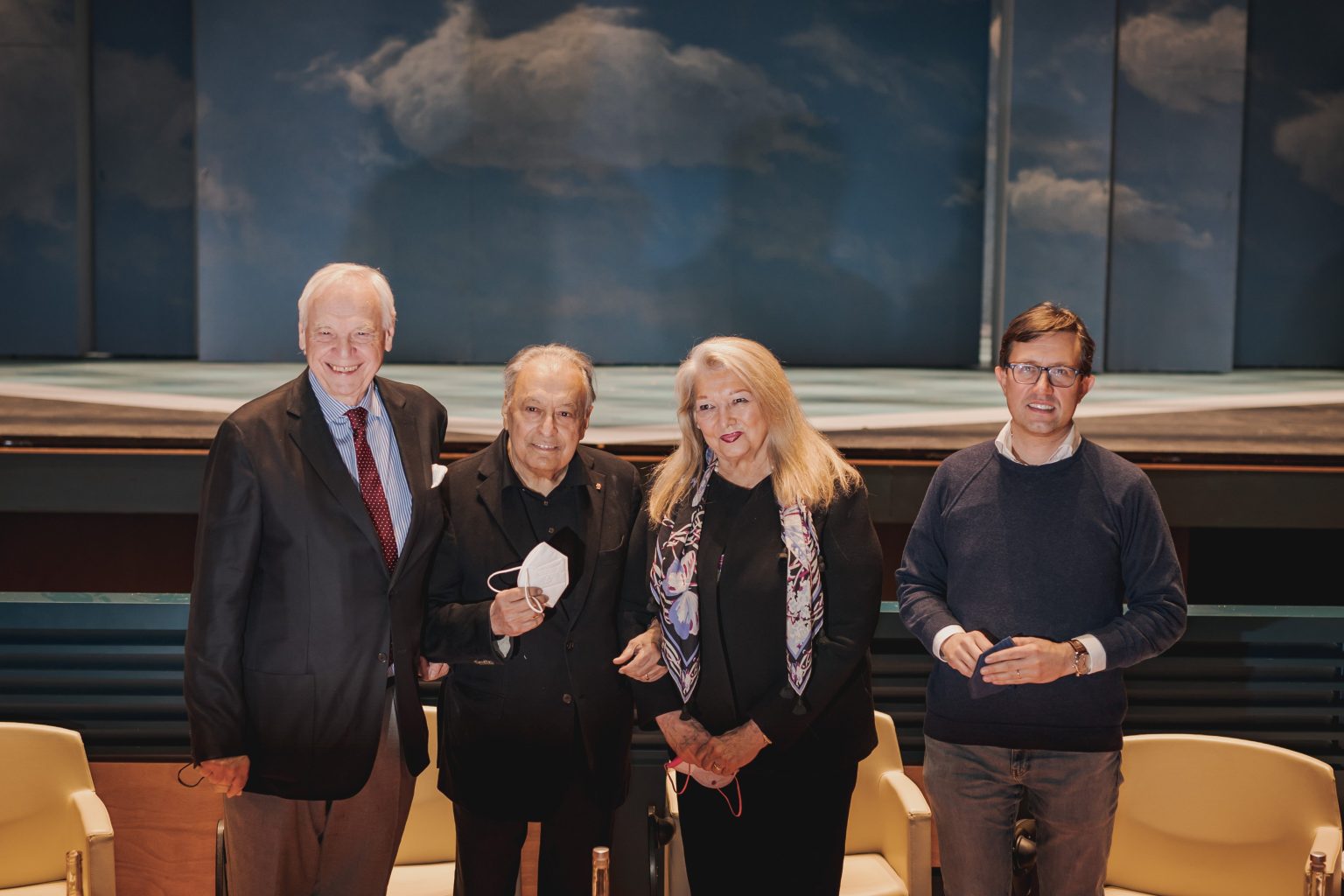 Zubin Mehta y su mujer donan un millón de dólares en acciones de Tesla ...