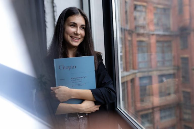 Crítica: Juventud explosiva. Alexandra Dovgan en el Ciclo Grandes ...
